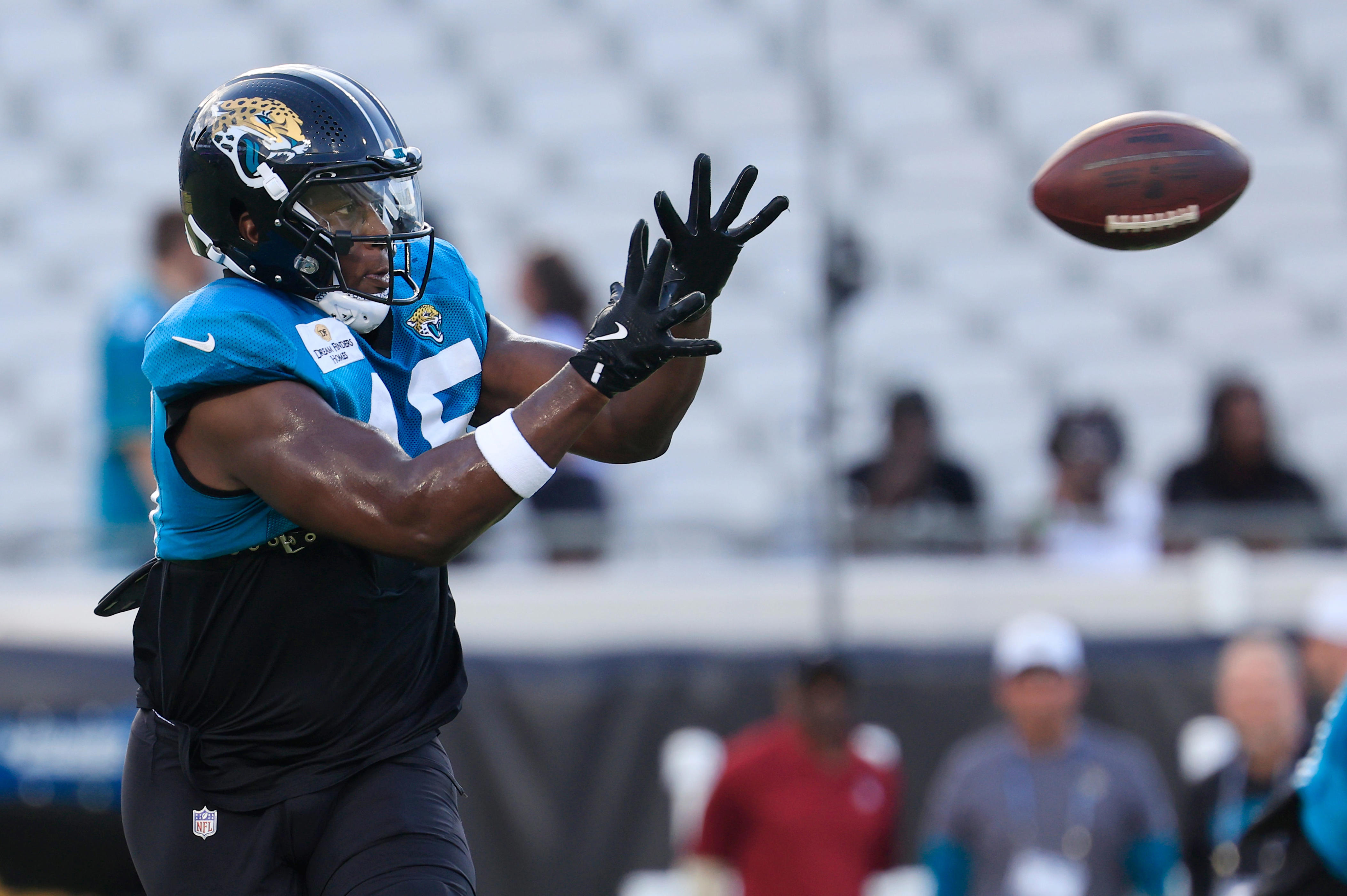 Salary cap hit and contract details for Jaguars' TE Quintin Morris