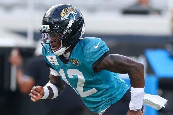 Jaguars' Travis Hunter plays offense, defense in scrimmage