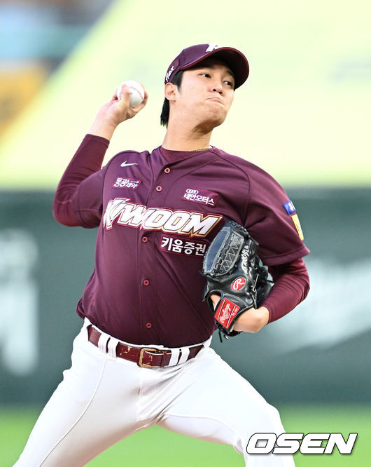 ‘157km 쾅!’ 안우진, 2군 청백전 1이닝 2K 무실점…설종진 대행 “복귀 계획? 아직 군인 신분이라 조심스러워” [오!쎈 고척]