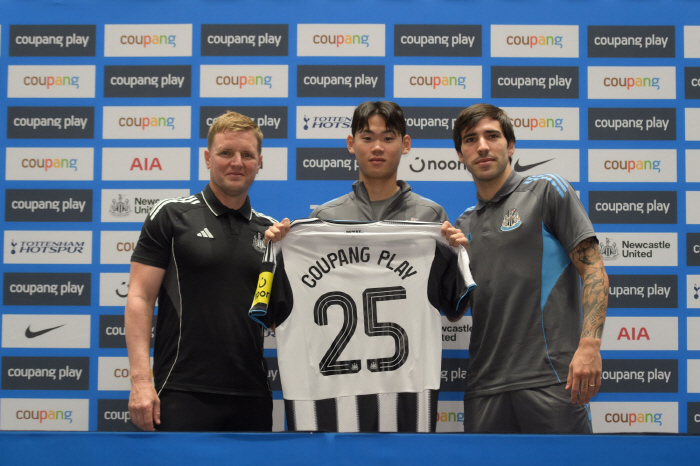 [현장인터뷰]"초대박!" 에디 하우 "김민재-이강인 경기 지켜봤다…SON, EPL 레전드 중 한 명"