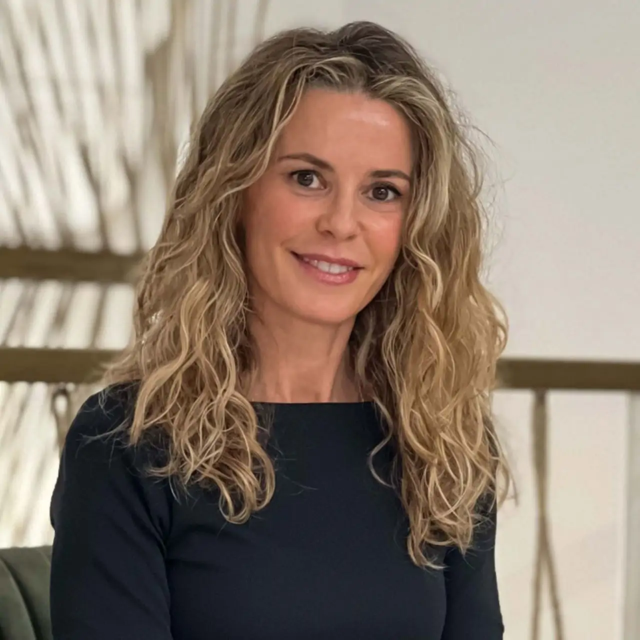 Rosi Fernández, peluquera: “Si te da pereza teñirte, opta por técnicas que no requieran retoques"