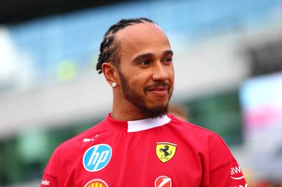Ő Lewis Hamilton jóképű öccse: a 33 éves Nicolas bénultan született ...