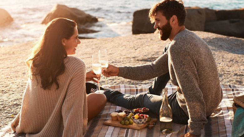 5 Things That Ensure A Good First Date, According To Science