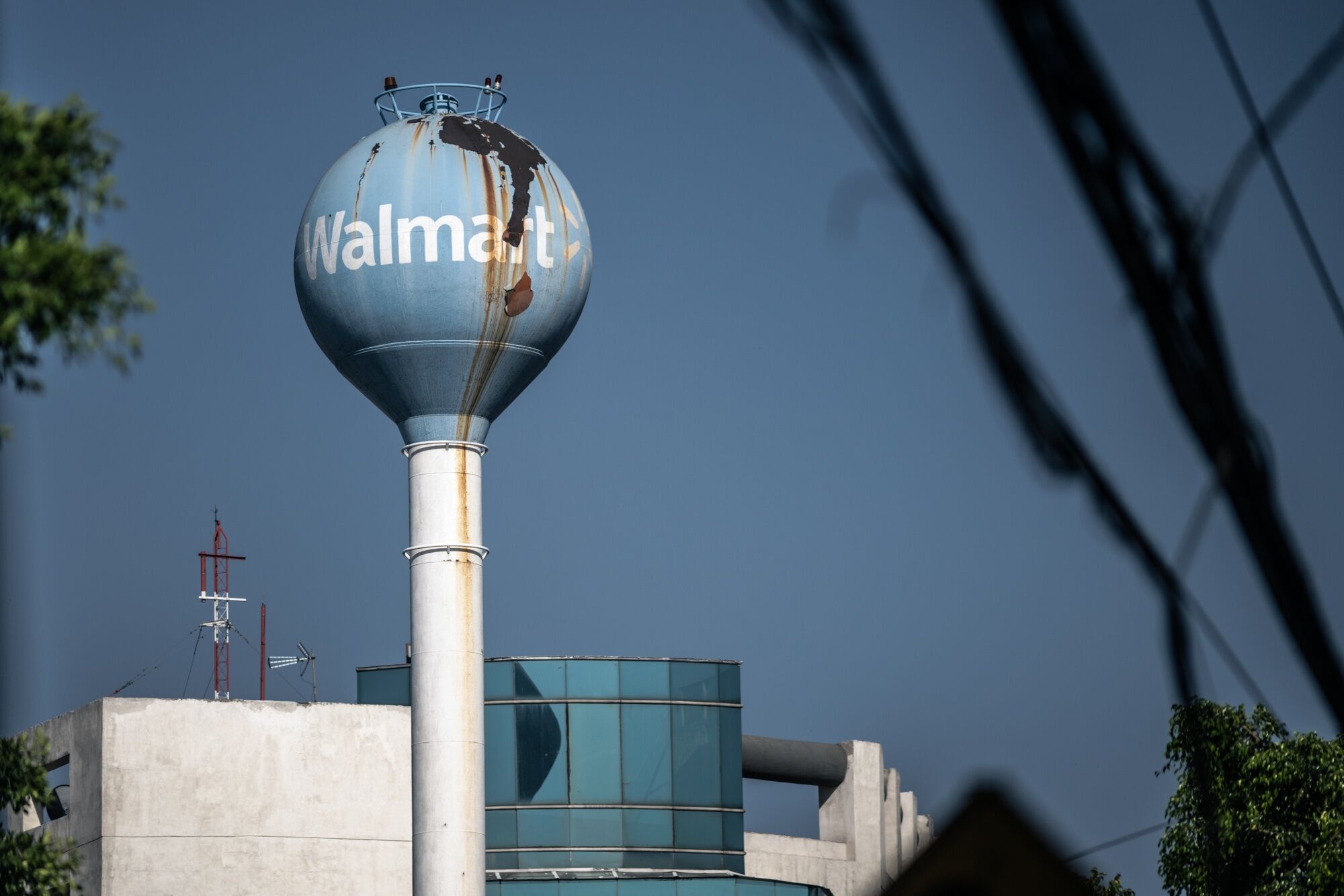 Walmex CEO Caride Abruptly Leaves Post for Personal Reasons