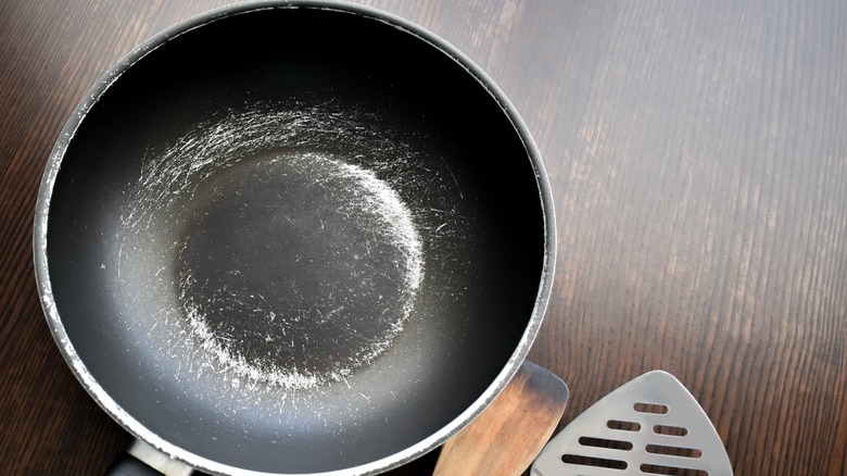 14 Signs That It's Time To Stop Using Your Cookware