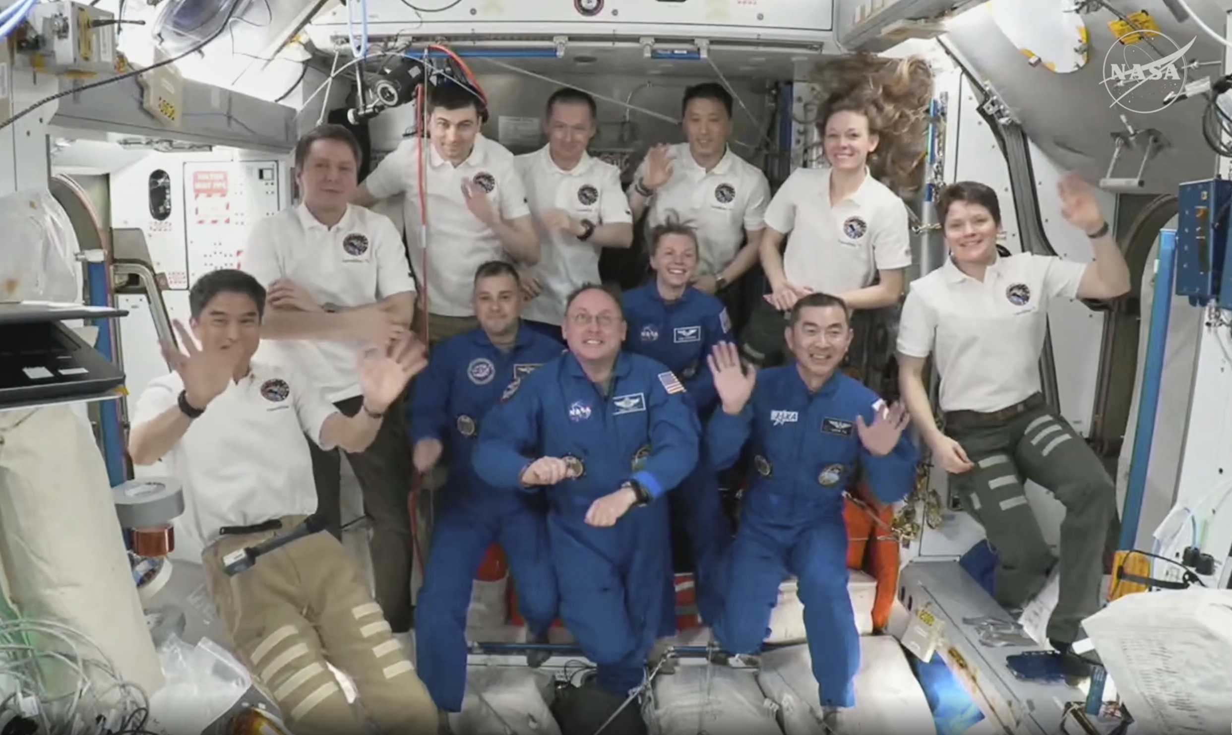 SpaceX delivers 4 astronauts to the International Space Station just 15 ...