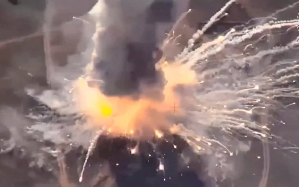 Η Ουκρανία έπληξε δεξαμενόπλοιο του «σκιώδους στόλου» με drone στη ...