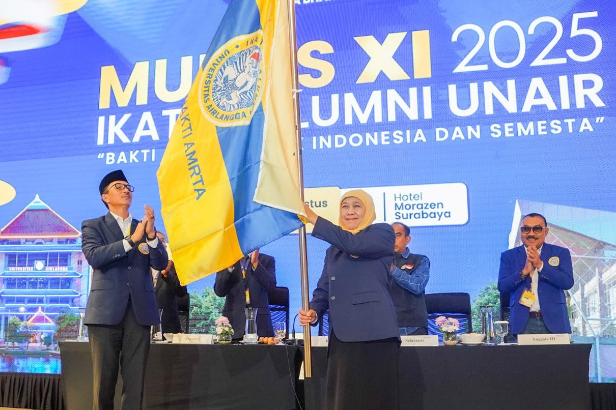 Khofifah Kembali Pimpin IKA Unair, Dipilih Aklamasi dalam Munas XI Khofifah Kembali Pimpin IKA Unair, Dipilih Aklamasi dalam Munas XI