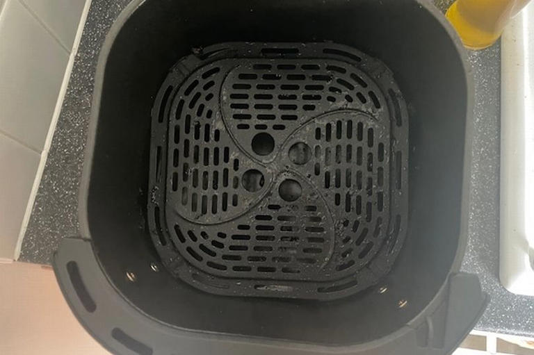 'I tried simple hack to clean my air fryer and now I never have to ...