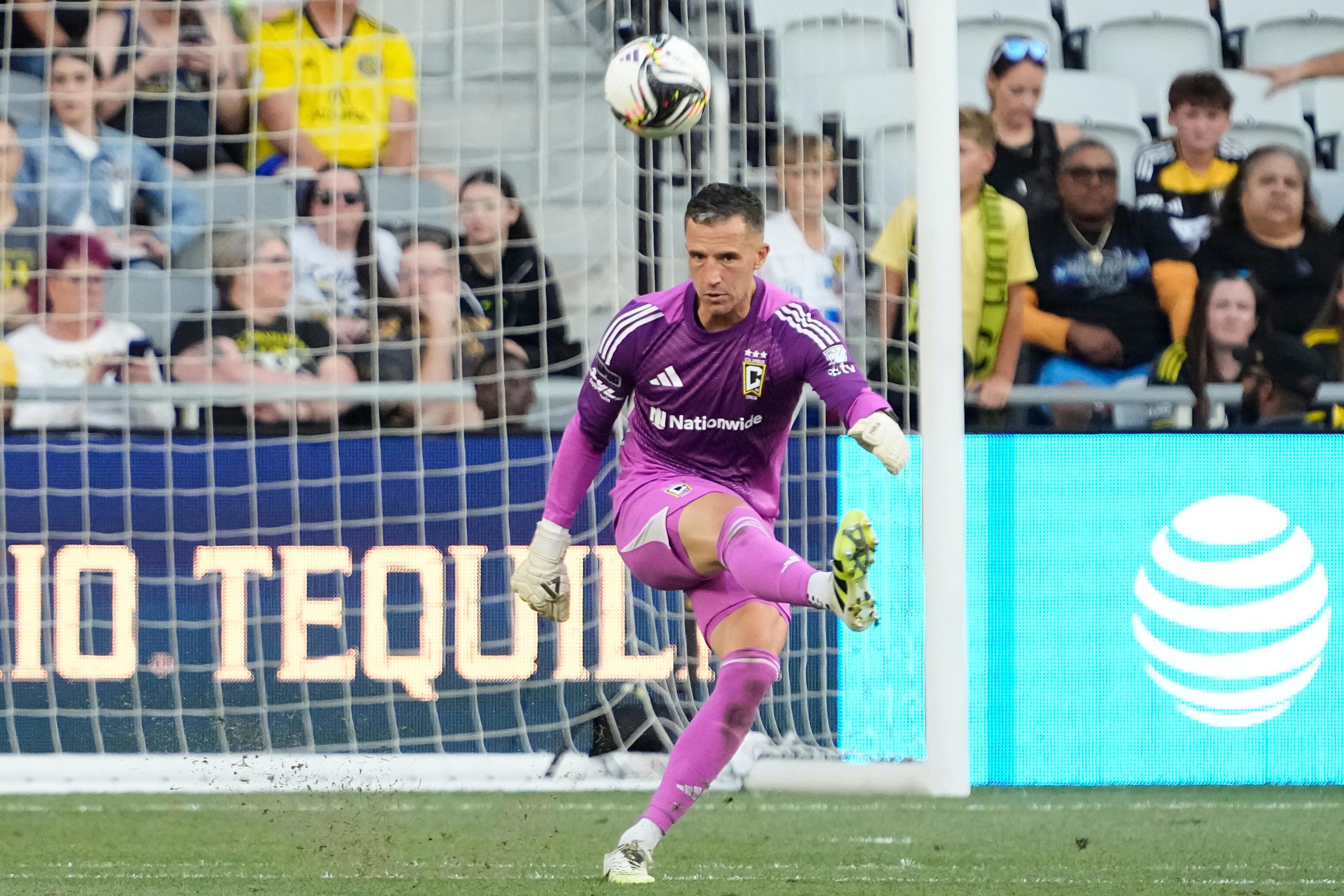 Columbus Crew resign veteran GK Evan Bush