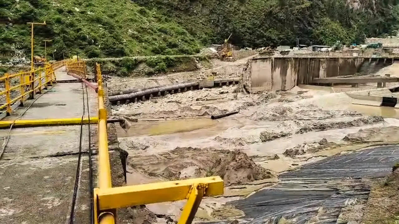 Himachal Pradesh: Flash Flood Breaches Cofferdam in Kullu, Swallows ...