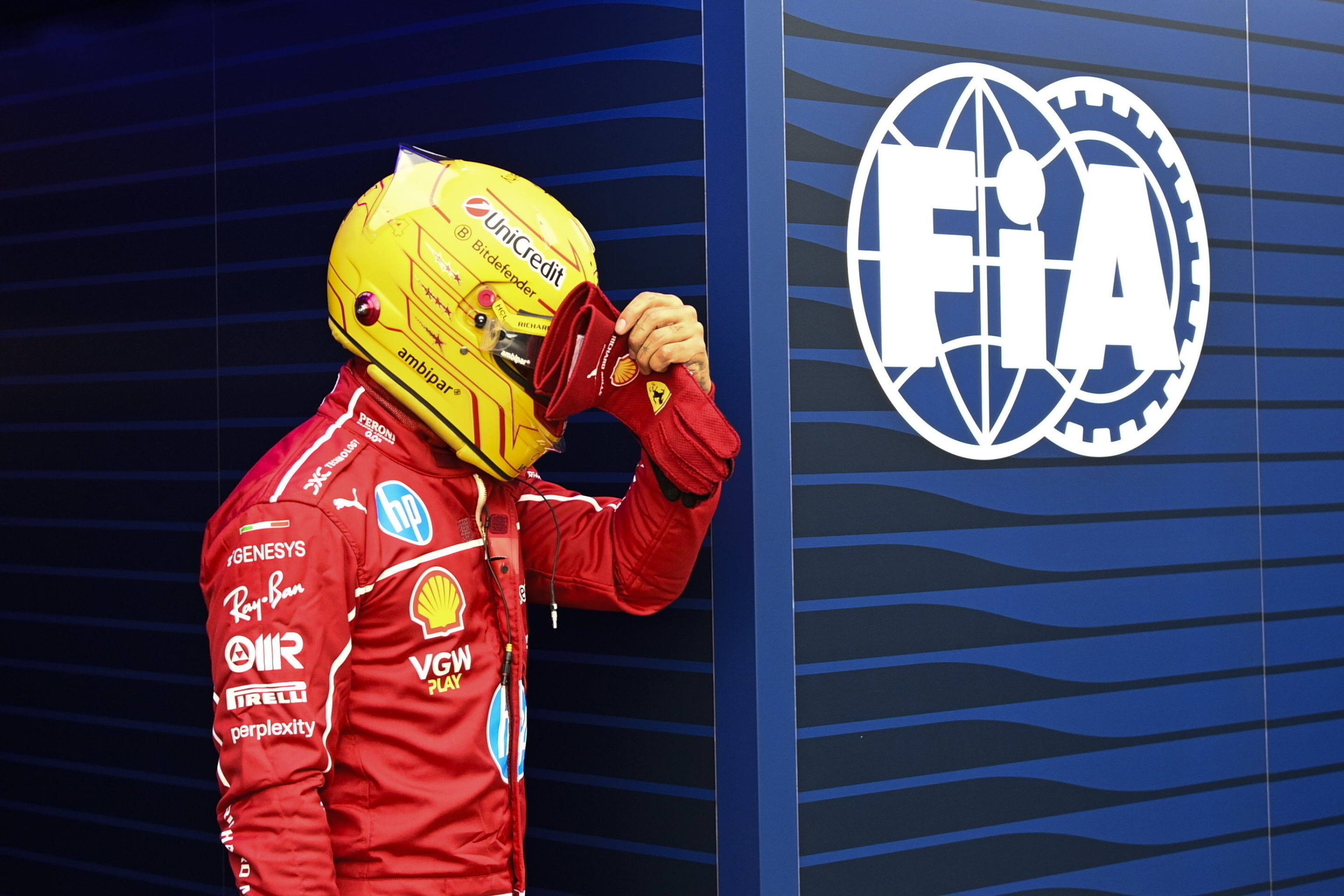 Hamilton choc 'sono inutile, forse Ferrari deve cambiare pilota'