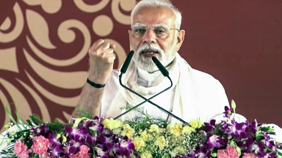 PM Modi rebuts Donald Trump's ‘dead economy’ jibe, says ‘India set to ...