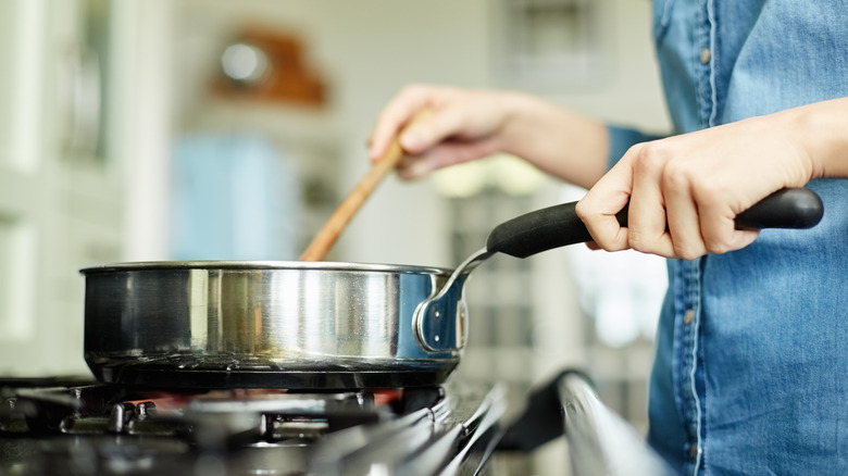 14 Signs That It's Time To Stop Using Your Cookware