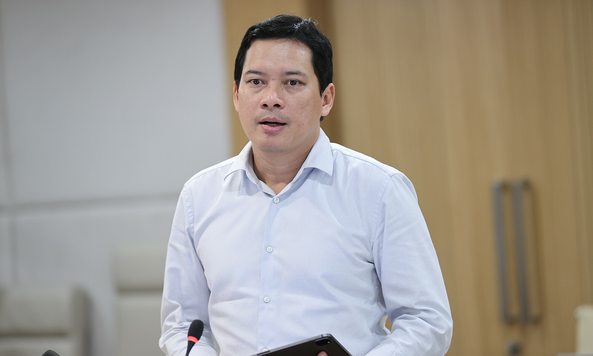 Vietnam official urges public to cancel lawbreaking celebrities