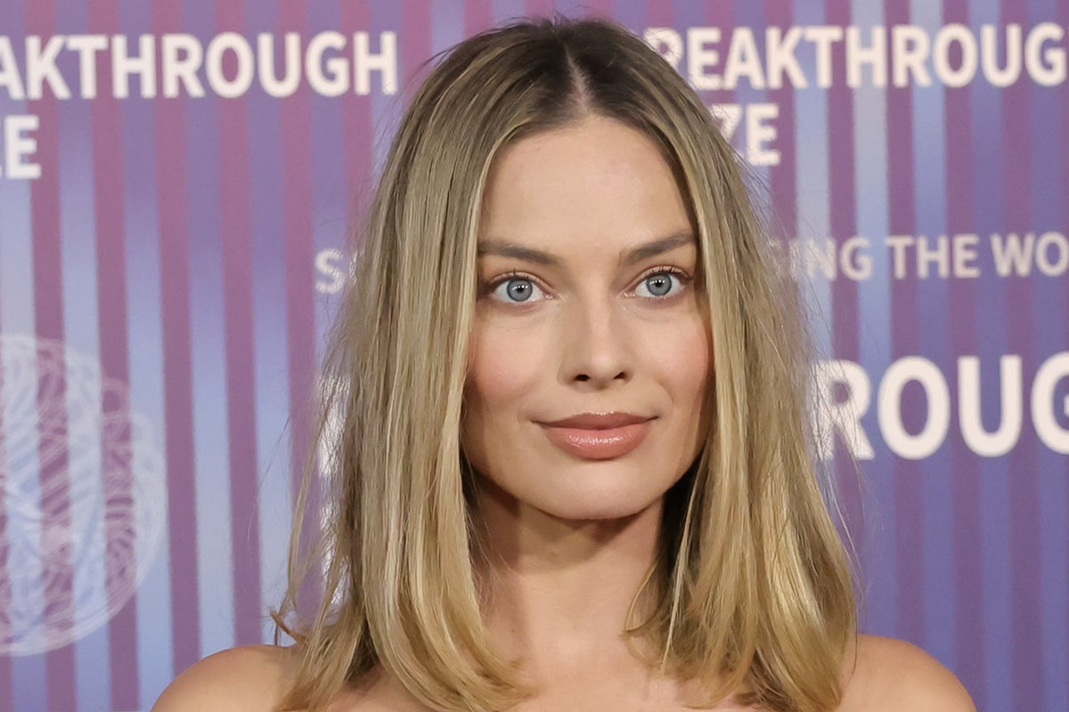 Margot Robbie in talks to star in remake of 1950s classic Attack of the ...