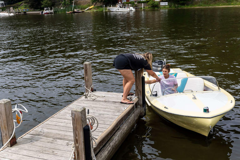 Old Hollywood diva inspires color, name of Saugatuck’s latest Retro Boat