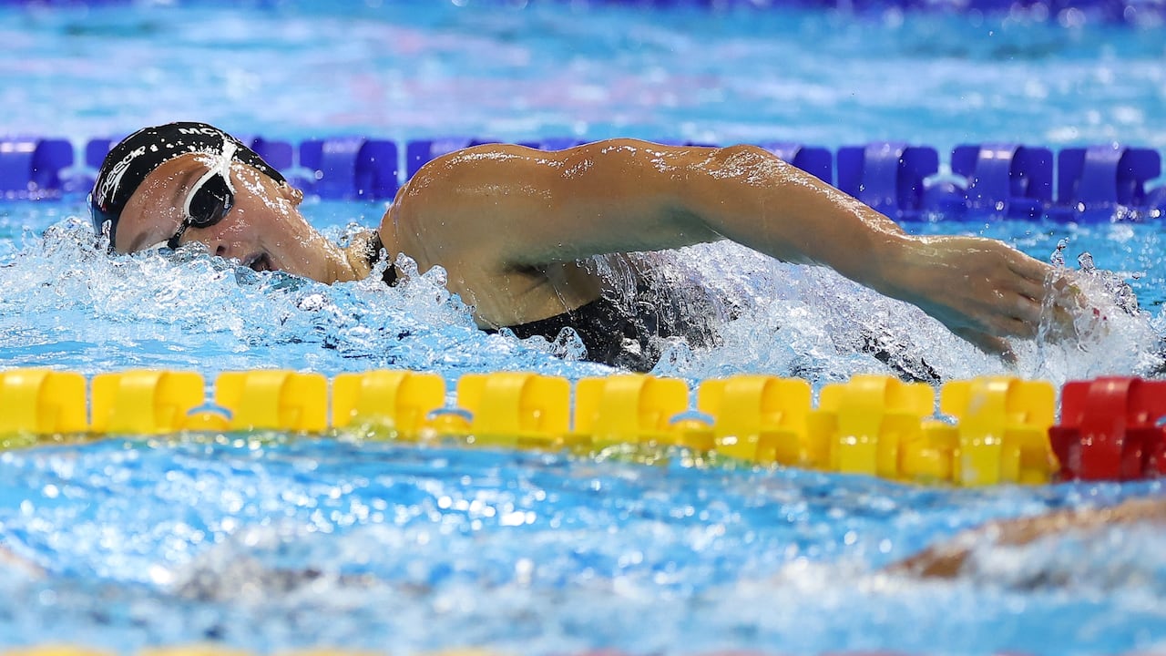 Summer McIntosh settles for bronze in 800m freestyle final at the World ...