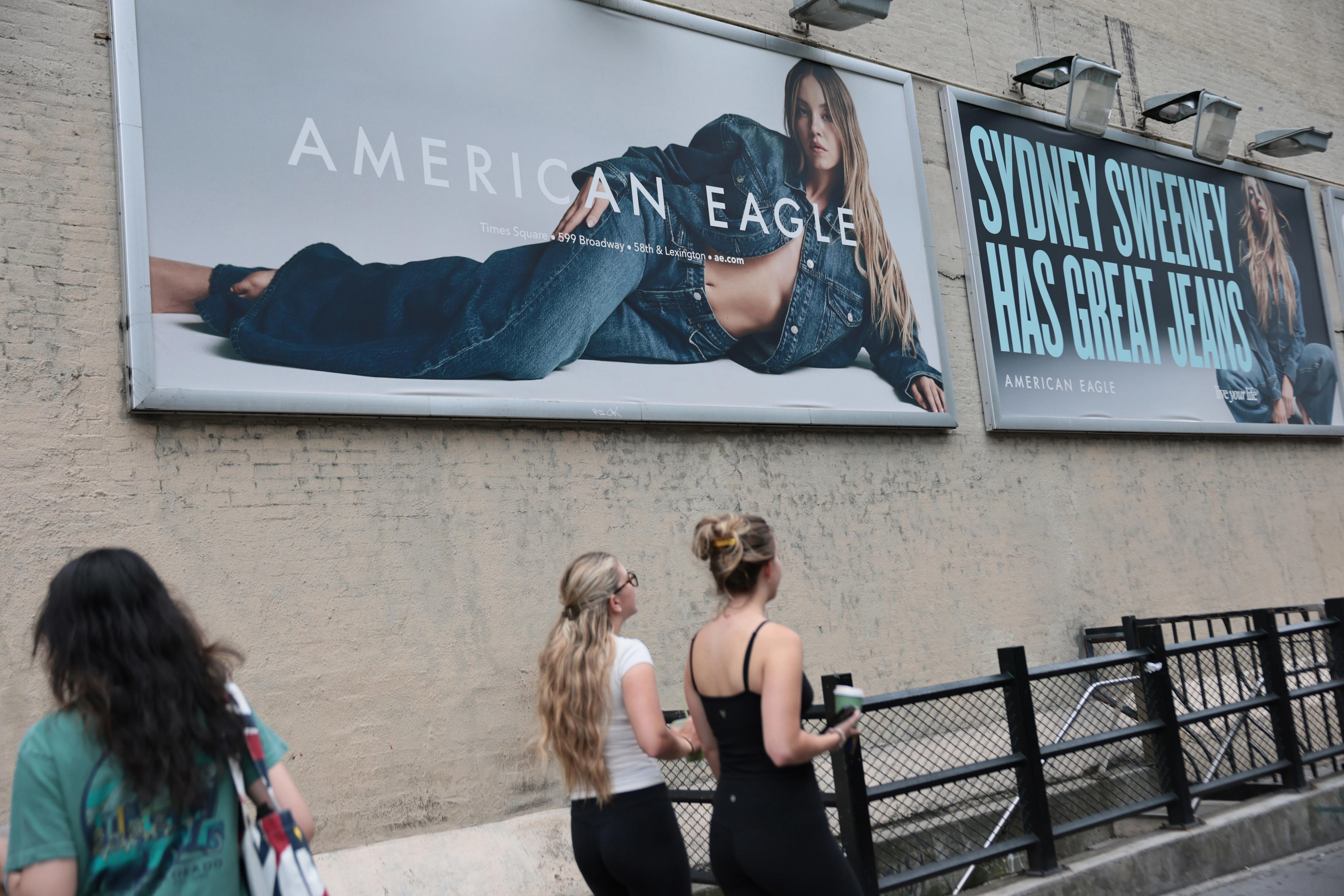 How much are the American Eagle Sydney Sweeney jeans? See controversy ...