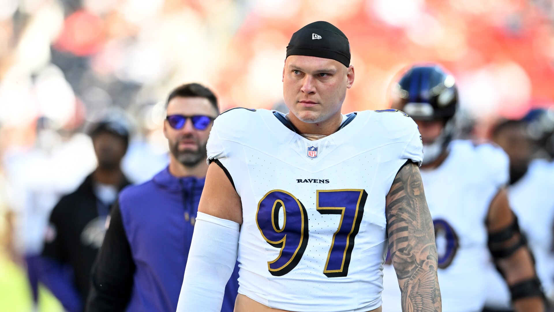 Ravens bring back Brent Urban