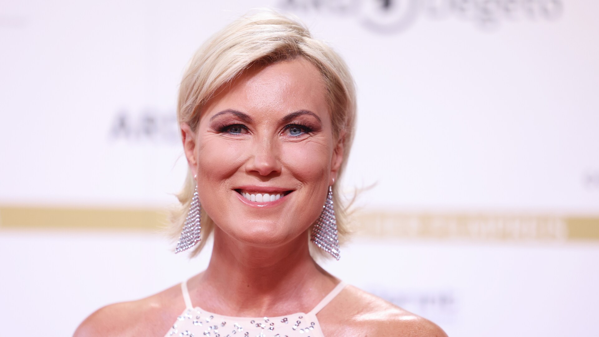 ARD-Moderatorin zeigt ihre Bauchmuskeln – Fans flippen aus