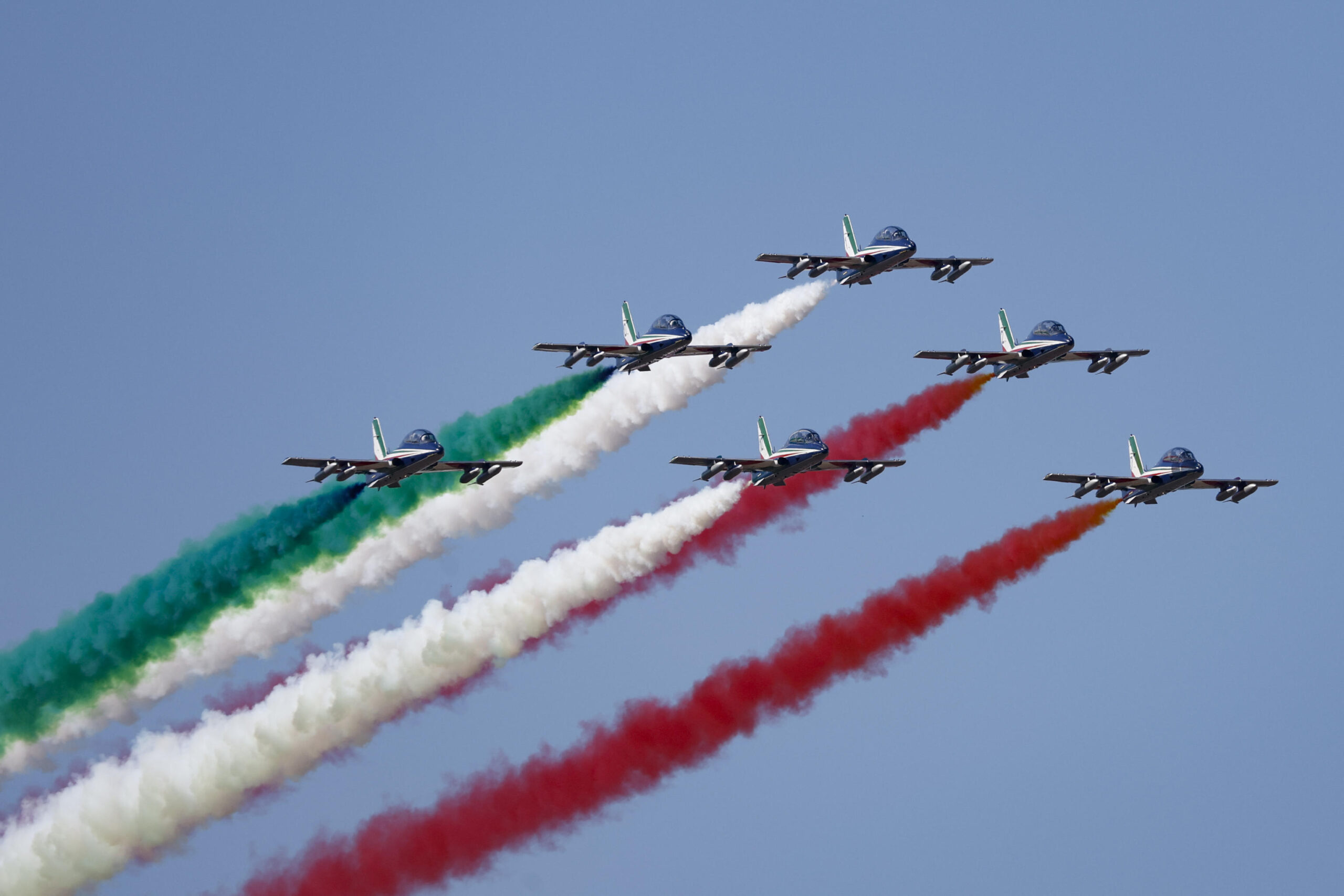 Le Frecce tricolori regalano sorrisi ai piccoli pazienti del ...