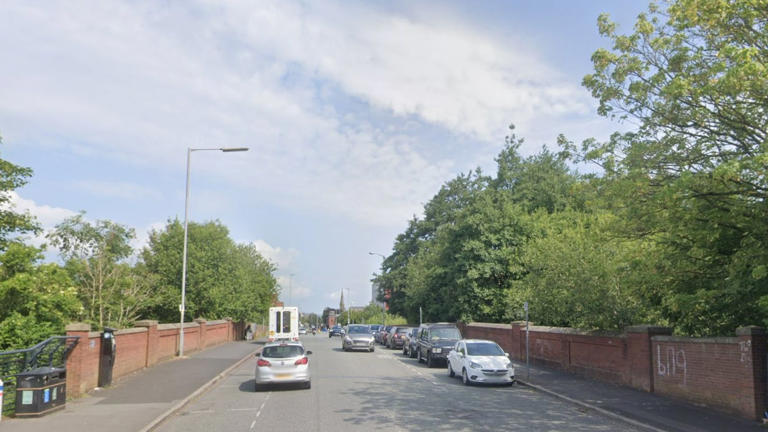 Three teenagers arrested over murder of 19-year-old who was stabbed to ...