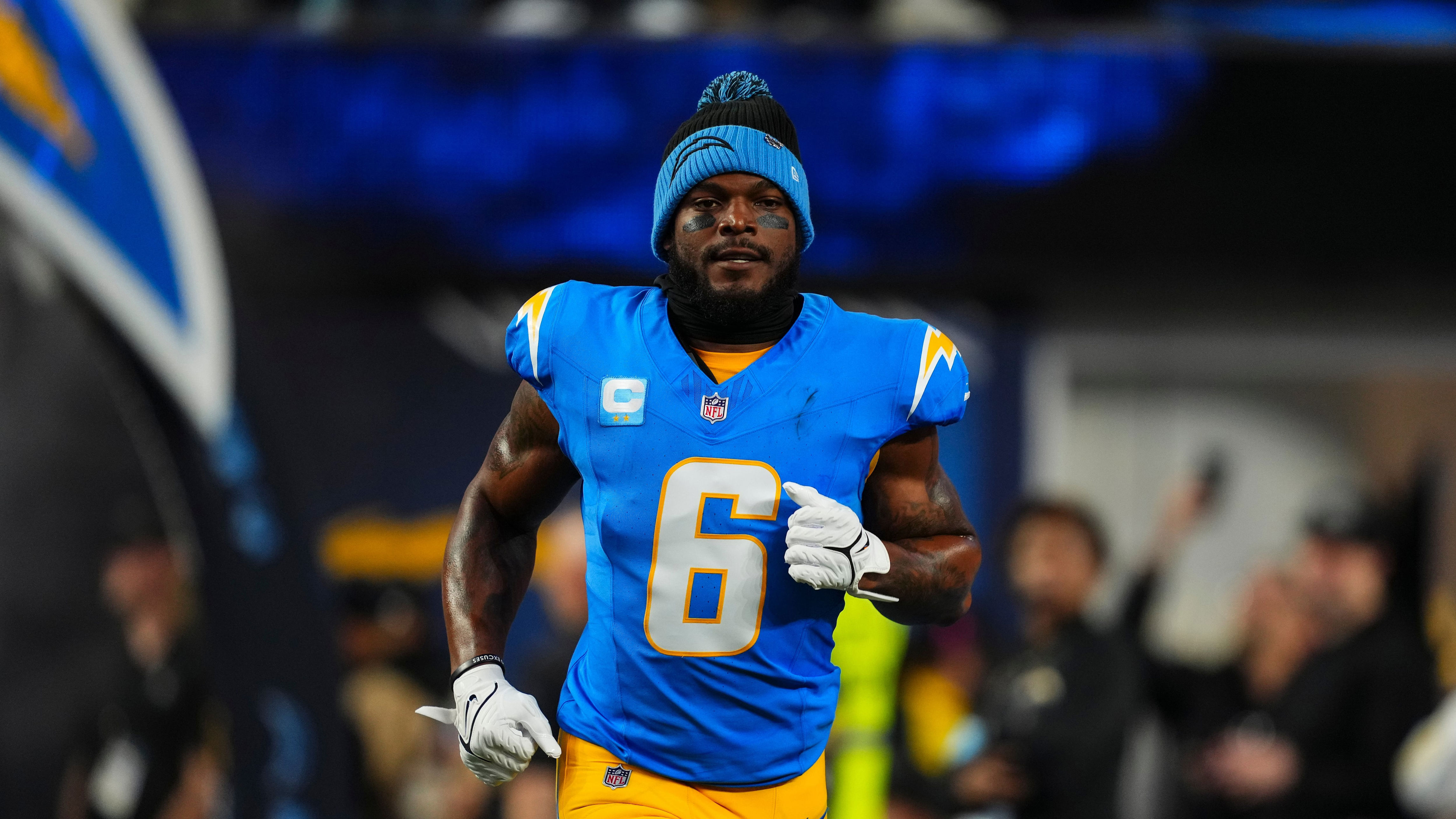 NFL Star Arrested After Five Weapons Found in His Car