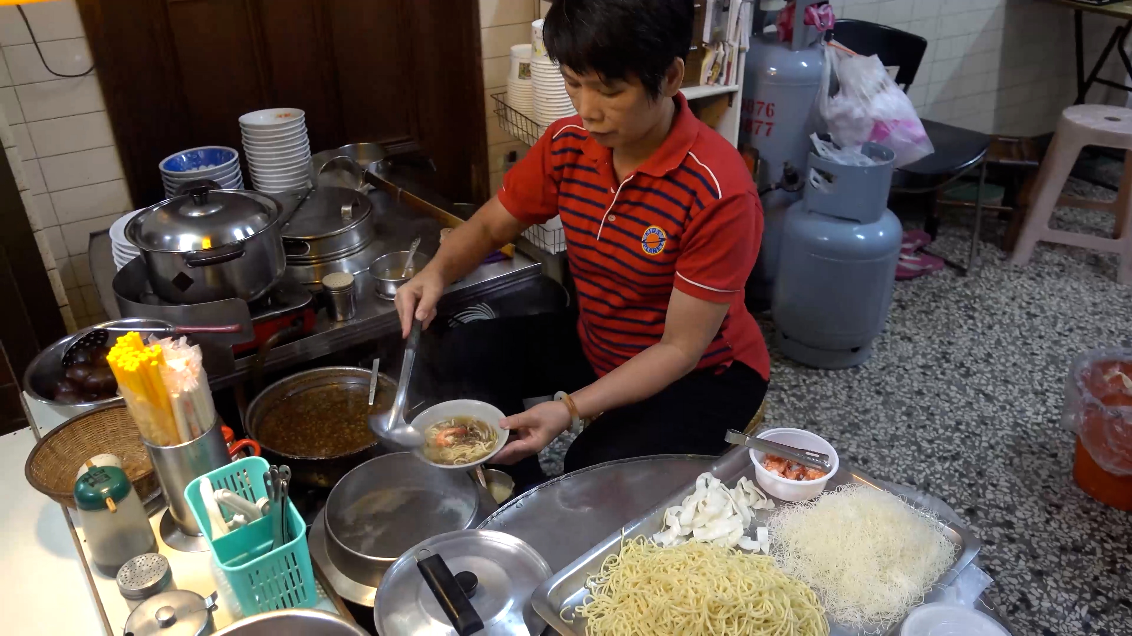 🍜 The MOST TRADITIONAL Noodles in Tainan, Taiwan – A Taste of History!