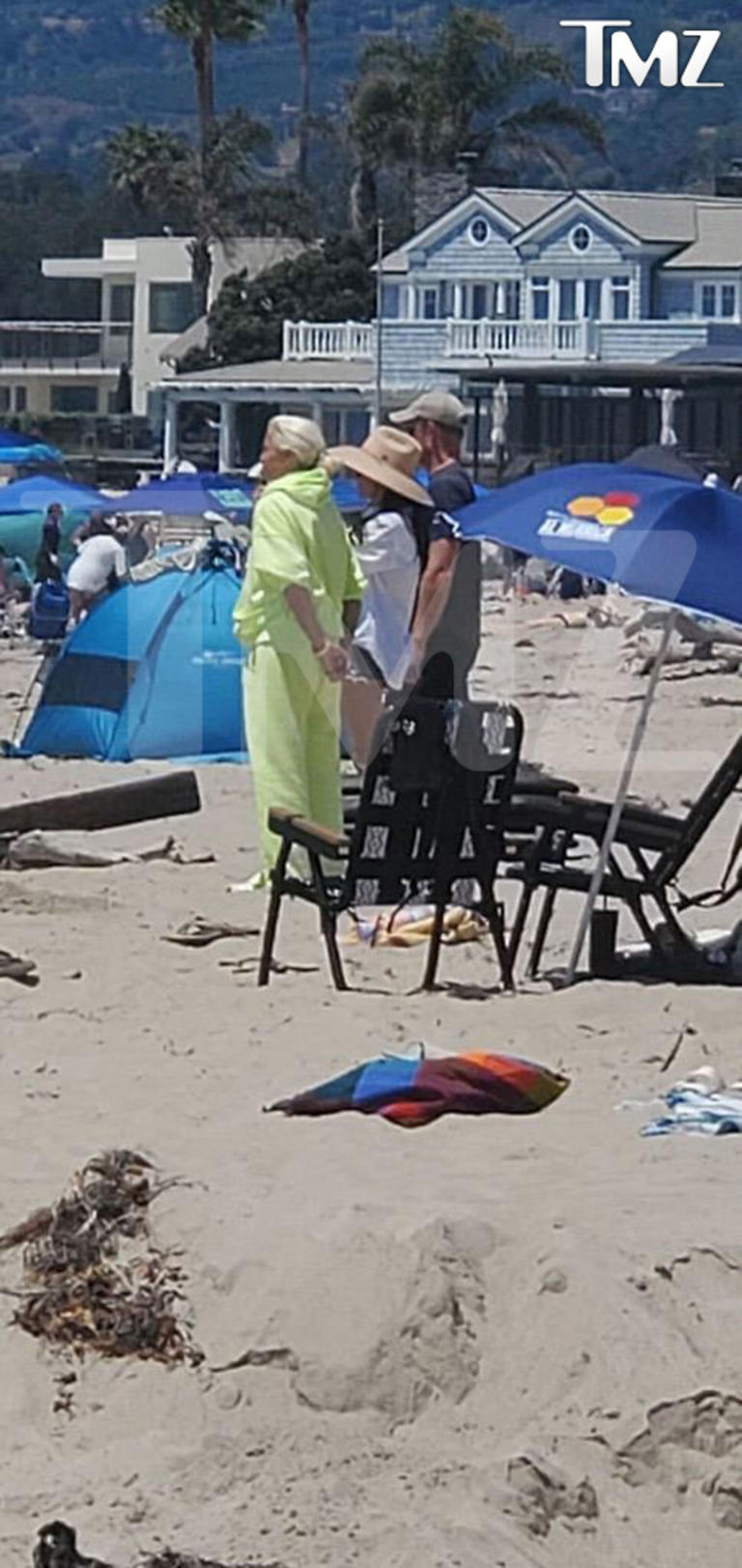 Prince Harry and Meghan Markle spotted on family beach outing as son ...