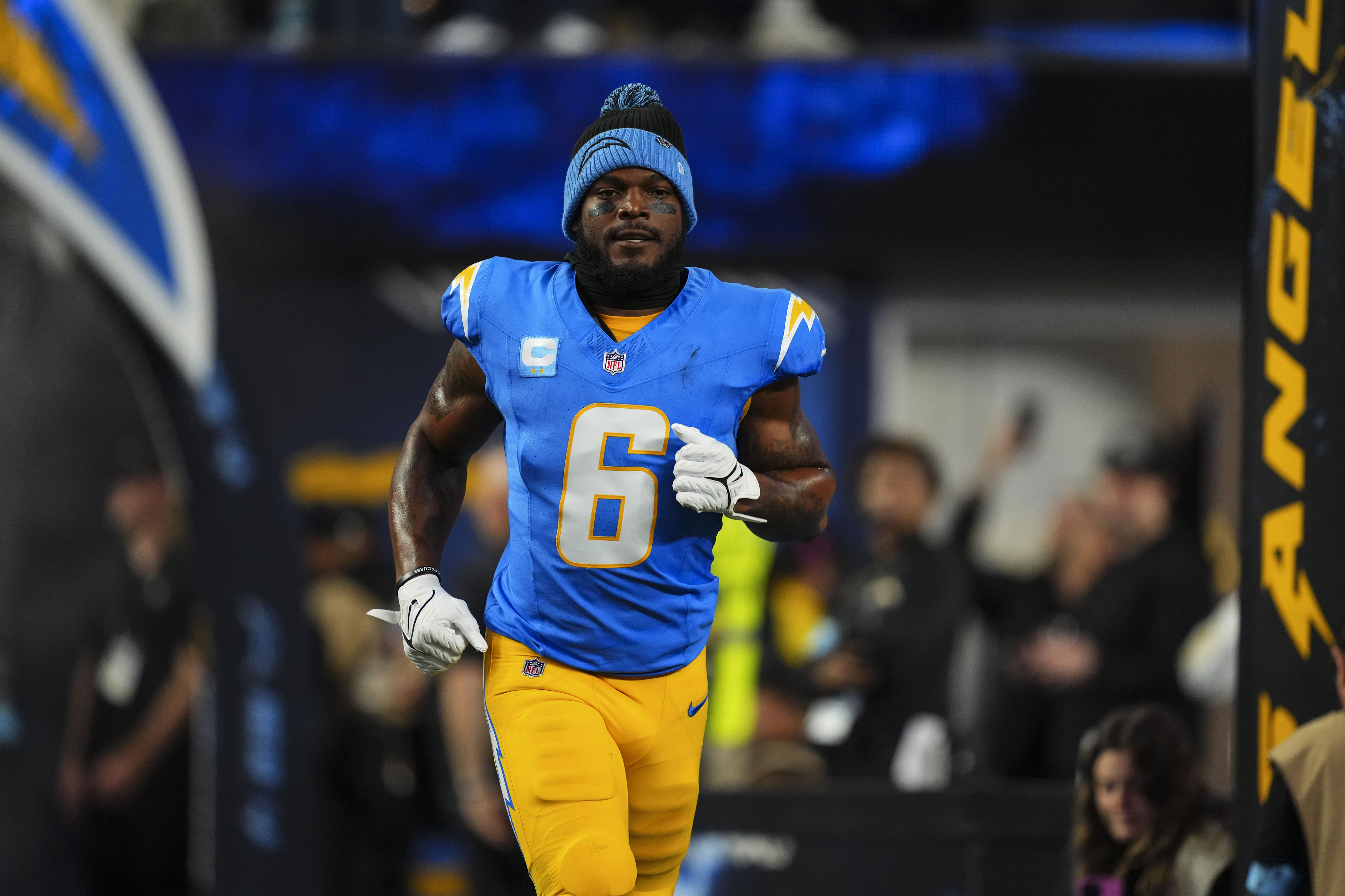 Chargers linebacker Denzel Perryman arrested for weapons violation