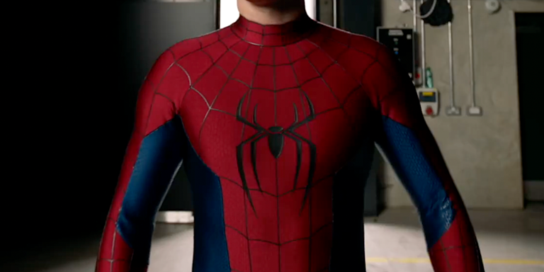 Tom Holland Shows Off the Most Comic-Accurate Spider-Man Costume of All ...