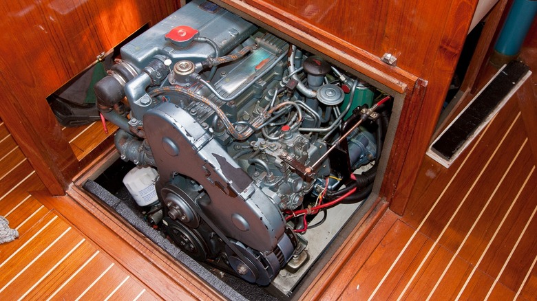 What Are The 4 Basic Types Of Boat Engines & How Do They Work?