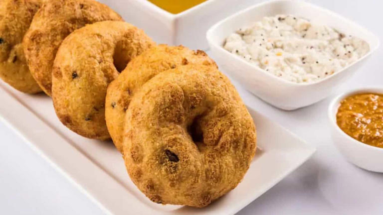 Crispy South Indian Dal Vada Recipes To Serve With Coconut