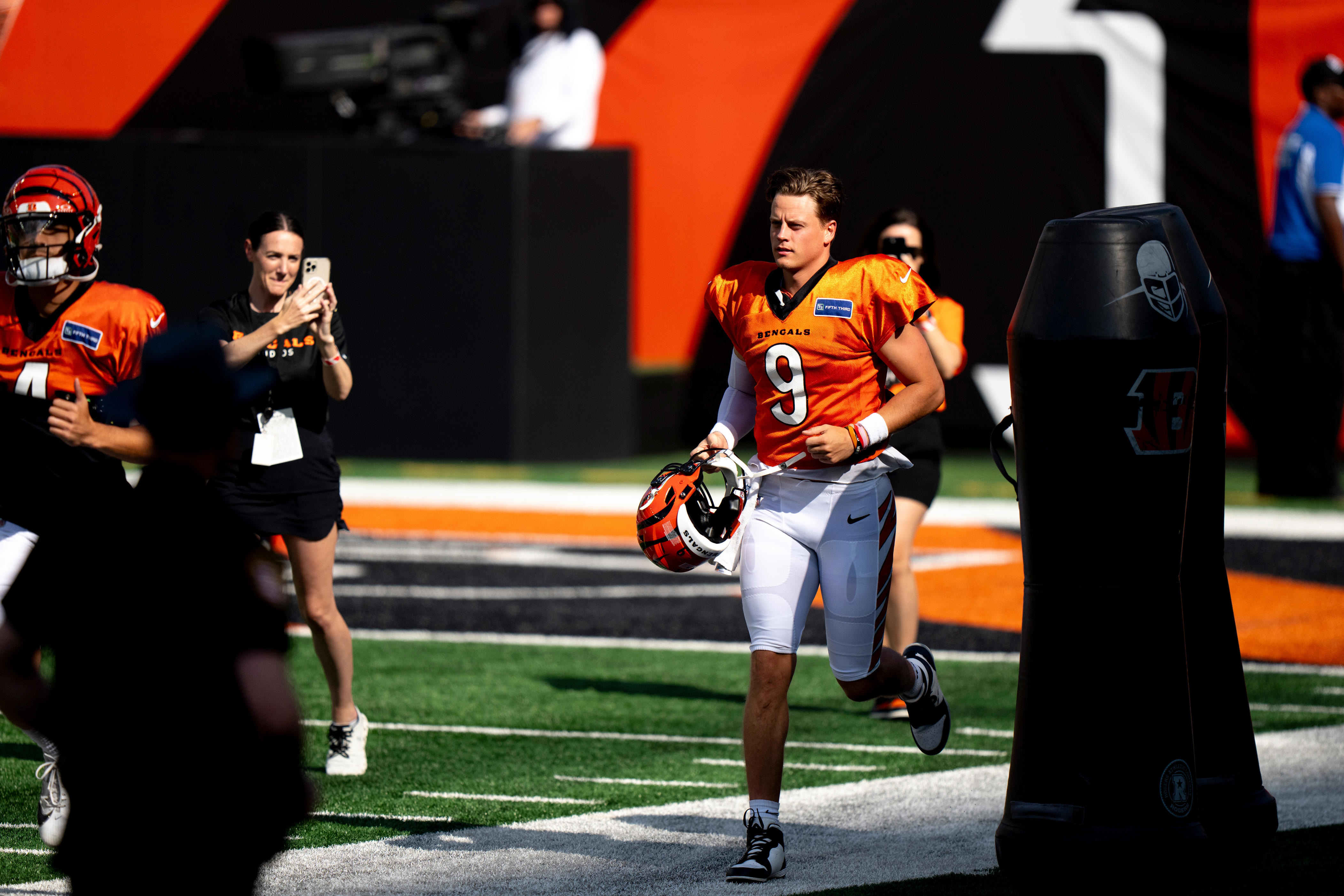 Bengals QB Joe Burrow arrives for preseason game vs Eagles in Philly ...