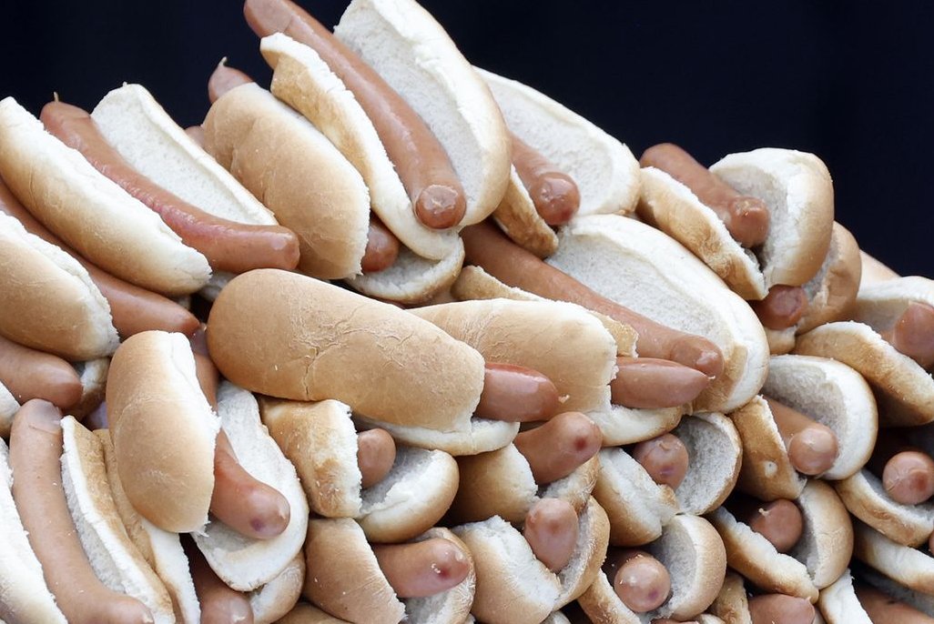 Hot dog spill closes Pennsylvania interstate