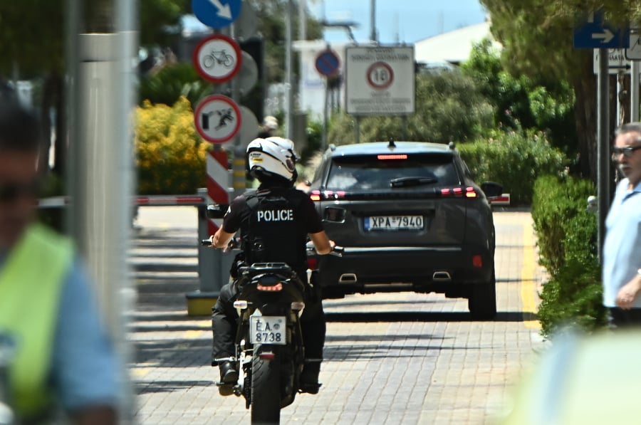 Παλαιό Φάληρο: «Μπήκα στη θάλασσα με το παιδί νεκρό» - Συγκλονίζει η ...