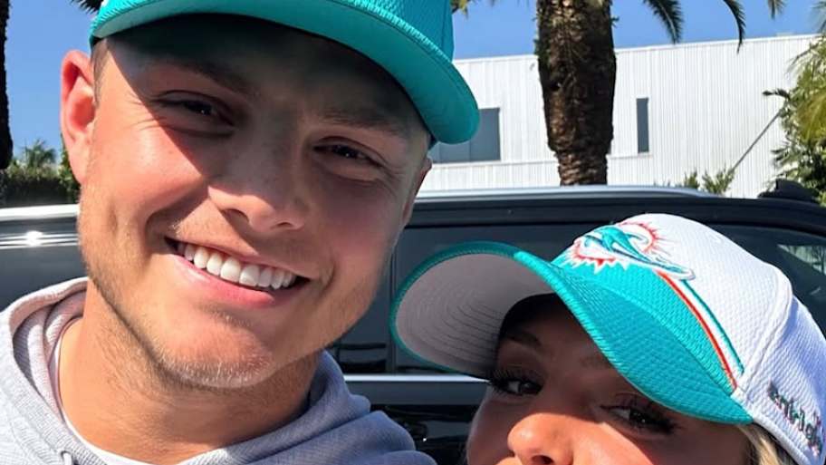 Zach Wilson’s wife Nicolette stands out in ab-revealing Dolphins fit vs ...