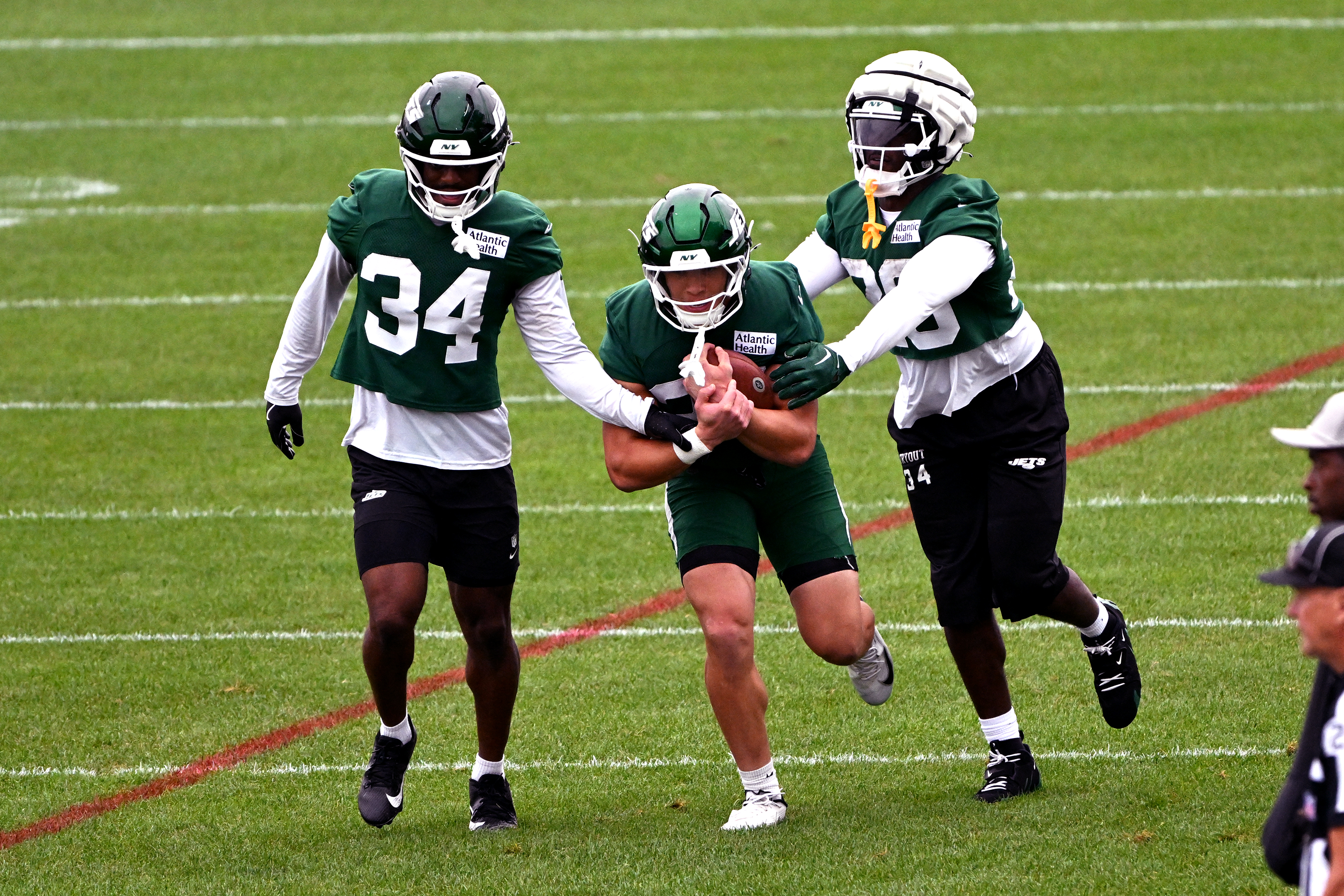 Isaiah Davis makes over-the-shoulder grab as stock keeps rising at Jets ...