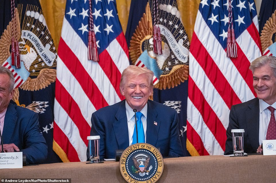 10 Famous Pottery Makers Known for Antique Dishware