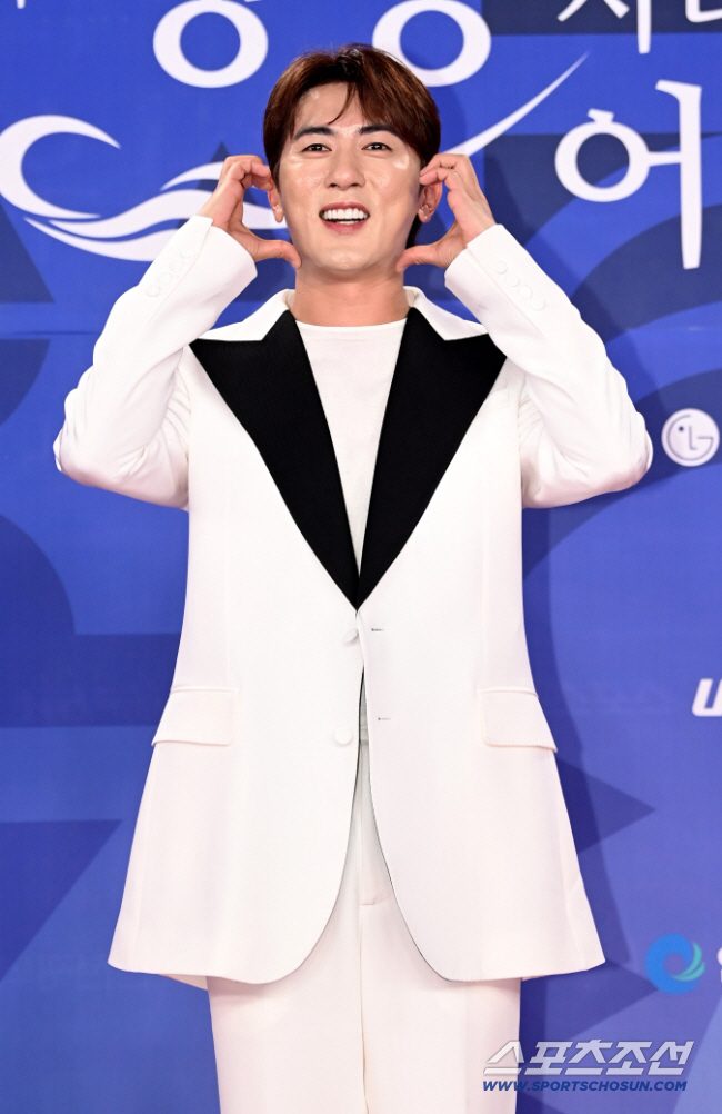 Kim Won-hoon laid 10 million won in cash on his parents' bed...Good ...