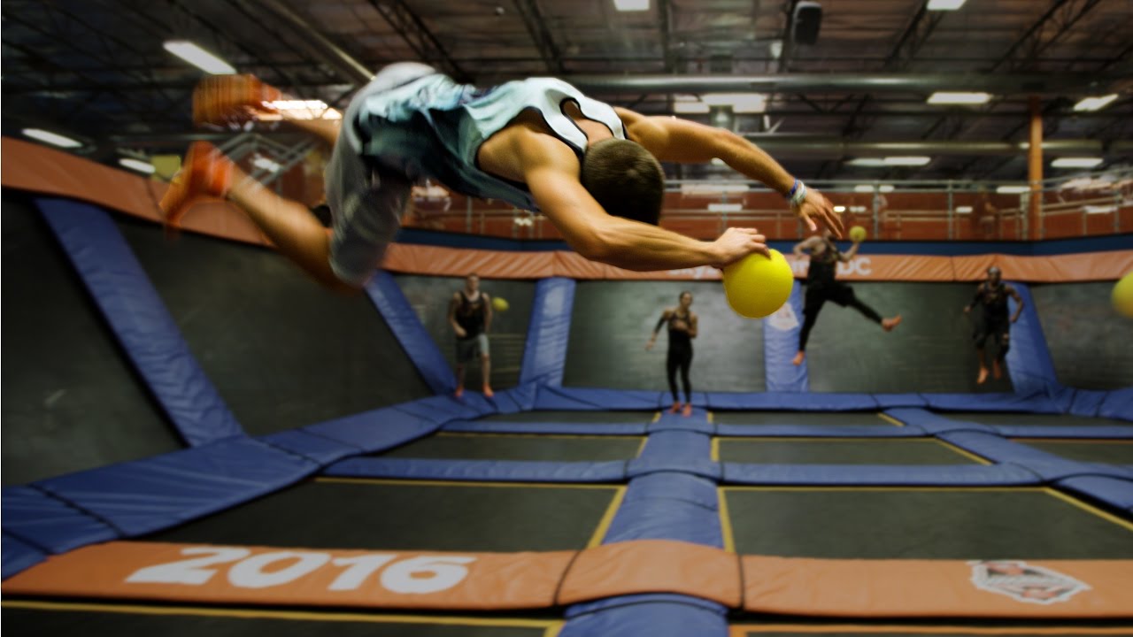 Trampoline vs Dodgeball Parkour at Sky Zone