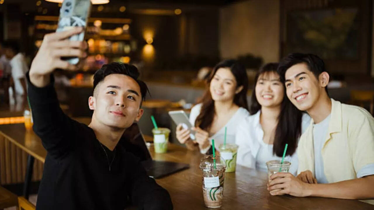 Happy Friendship Day 2025: 10 funny memes and messages on friendship ...