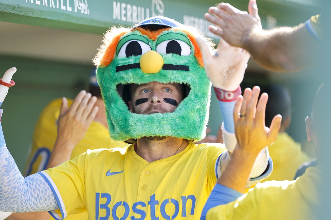 Romy Gonzalez hits a first-inning homer and Red Sox go on to beat ...