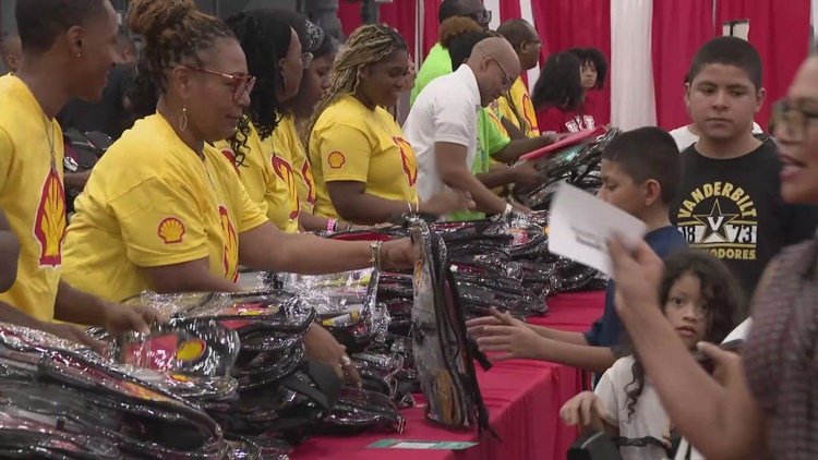 'This is a blessing' | Thousands of students pack GRB Convention Center ...