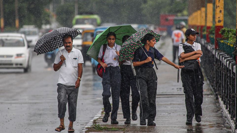 Delhi-NCR wakes up to battering rain; waterlogging, flight delays reported