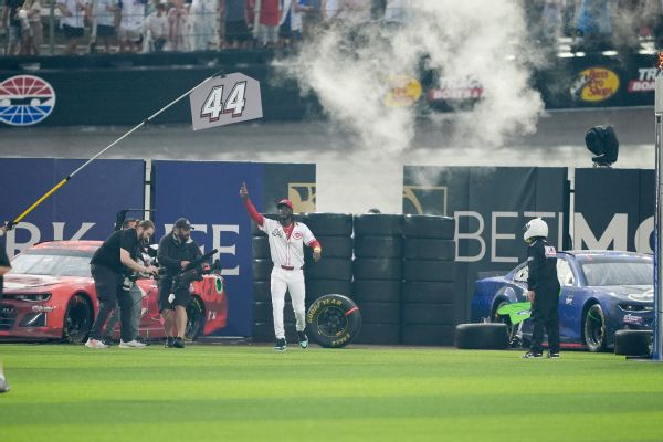 Braves, Reds take in sights for MLB Speedway Classic at Bristol