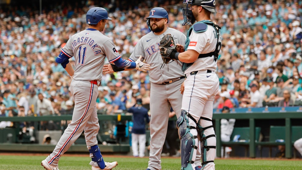 Wyatt Langford's clutch hit seals Rangers' extra-inning win over Mariners