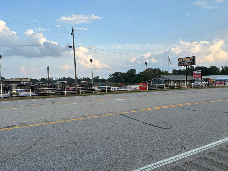 Multiple crews respond to fire at business in Emory