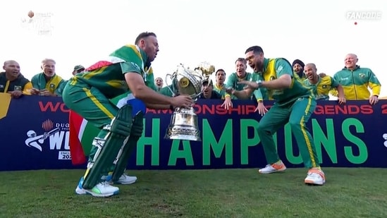 Watch: AB de Villiers and Wayne Parnell recreate ‘aura farming’ meme ...
